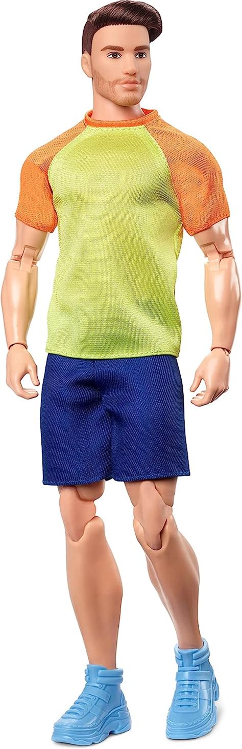 BARBIE Looks Ken Puppe Mit Colorblock T Shirt Blaue Shorts