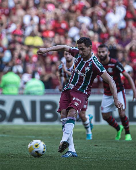 Em Jogo Quente Fluminense Vence O Flamengo E Dorme Na Vice Lideran A