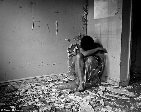 Sarah R Bloom Takes Nude Self Portraits In Abandoned Buildings To Show