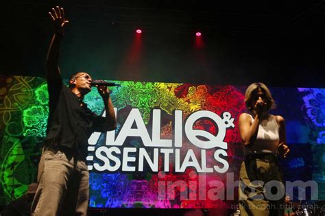 Foto Aksi Memukau Maliq D Essentials Guncang Panggung KOI FEST 2023