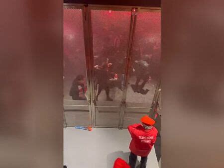 Tres Ertzainas Heridos En Los Incidentes Provocados Por Ultras