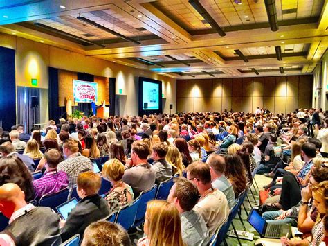 Elementos importantes na organização de eventos corporativos Aplauso