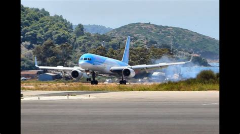 Awesome Boeing Landing In Very Strong Winds Youtube
