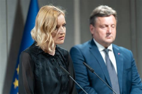 Razkrivamo laži Mojce Šetinc Pašek Nova24TV