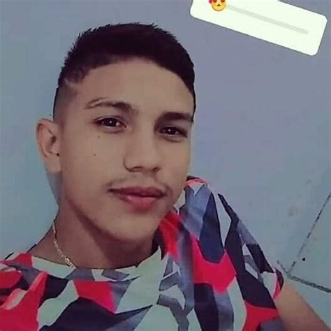 Jovem é assassinado a tiros em quadra de esportes na zona Norte de