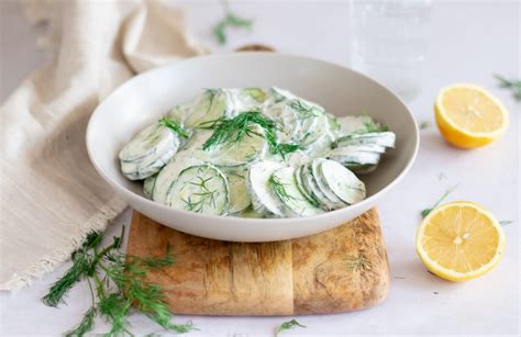 Komkommer Salade Met Griekse Yoghurt Recept De Kokende Zussen