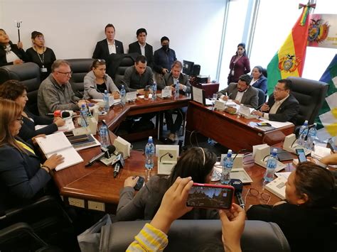 La Comisión de Constitución convoca a sesión para reanudar tratamiento