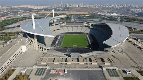 Atatürk Olimpiyat Stadyumu nun çimleri değiştirildi YouTube