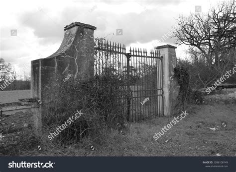 Black White Landscape Entrance库存照片1386108149 Shutterstock