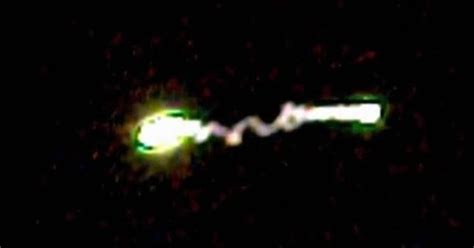Fenómeno Luminoso Parecido A Un Portal UFO Visto En El Cielo Mundo