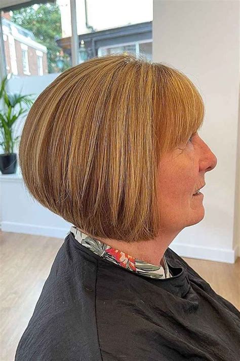 Here S A Popular Retro Style Wedge Haircut That Will Make You Look