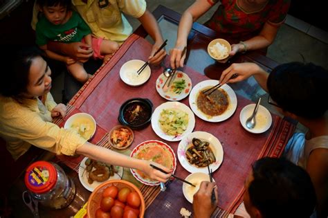 Nhờ ai đó lấy giúp thức ăn