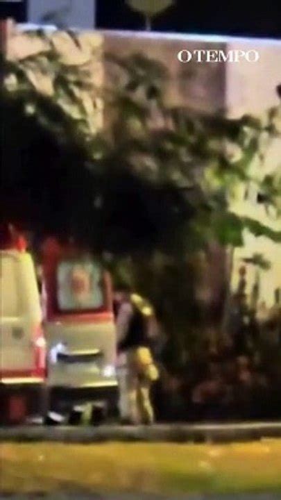 Policial atira balas de borracha em homem em surto psicótico dentro de
