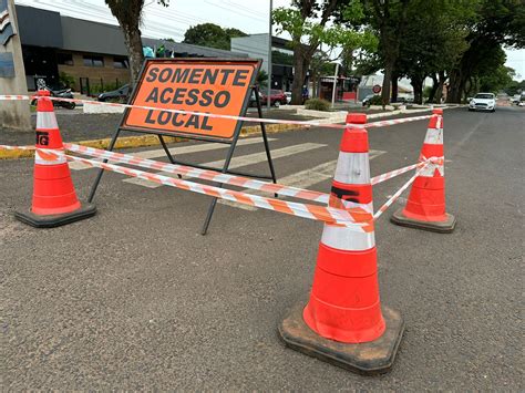 Placas de sinalização de obras são atacadas por marginais em Ponta Porã