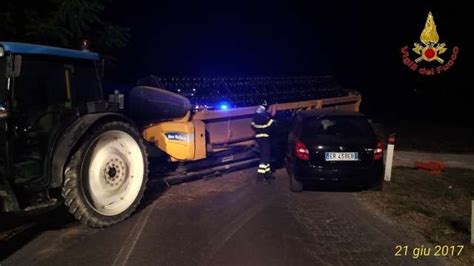 Recanati Incidente Tra Auto E Trattore Ferito L Automobilista