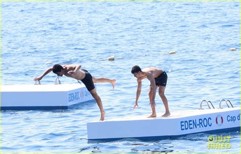 Manu Rios Goes Shirtless During A Cannes Beach Day Photo