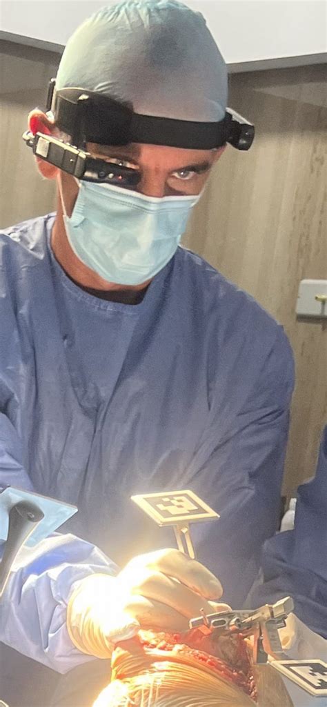 REALIDAD VIRTUAL AUMENTADA Dr Revenga Giertych Traumatólogo en Cádiz
