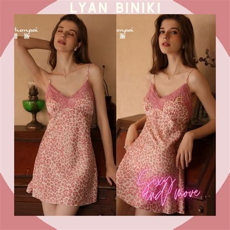 Váy ngủ nữ 2 dây lụa Satin họa tiết Da beo hồng Sexy gợi cảm LYAN
