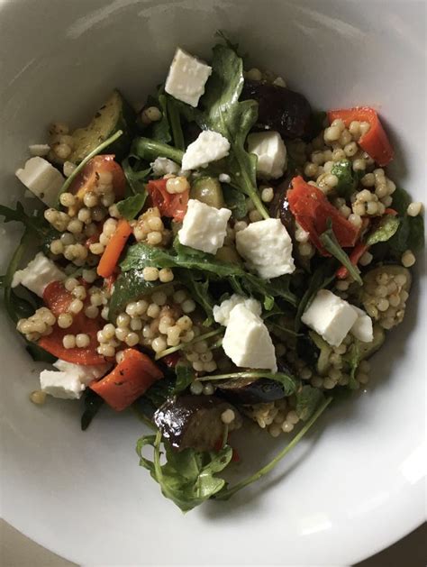 Salade tiède au couscous perlé et légumes grillés pesto tomates