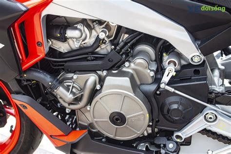 Đánh giá Aprilia Tuono 660 Naked bike hạng trung siêu đắt nhưng