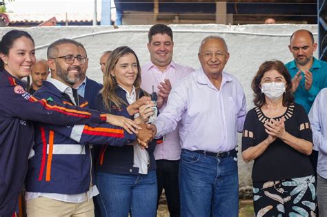Prefeito Dr Pessoa entrega oito novos veículos para o SAMU de Teresina