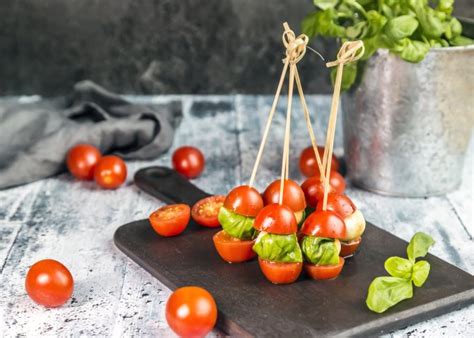 Recette De Mini Brochettes De Tomates Au Mozzarella Et Basilic Marie