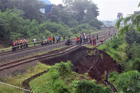 Jalur Rel Kereta Api Longsor Seluruh Perjalanan KA Pangrango Lintas