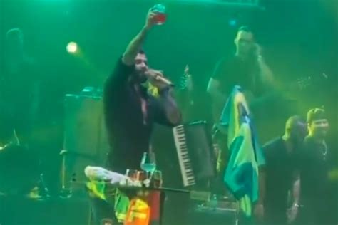 Eleições Gusttavo Lima declara apoio a Bolsonaro em show