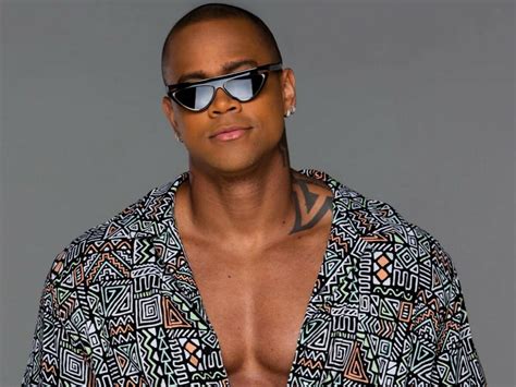 Sem camisa Léo Santana exibe tanquinho na web e enlouquece fãs