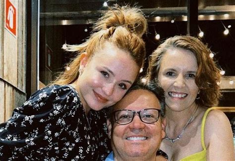 Indireta Pai de Larissa Manoela faz publicação enigmática no dia de