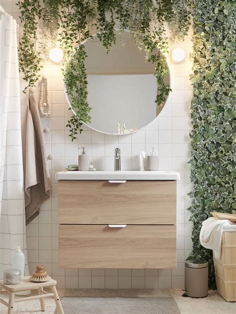 Baños decorados con plantas y madera la combinación más natural
