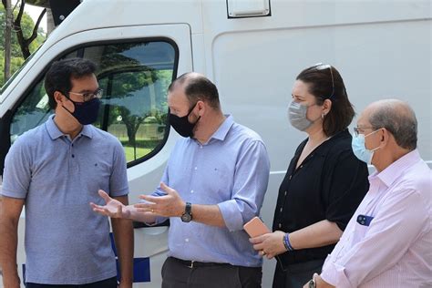 Saúde recebe duas novas ambulâncias para transporte de pacientes