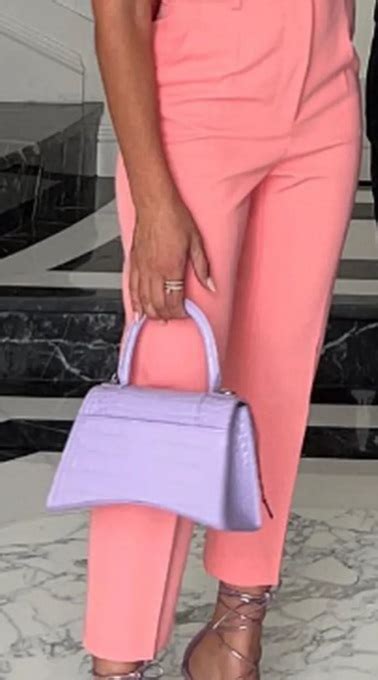 El look de Antonela Roccuzzo con un pantalón furor del verano 2023