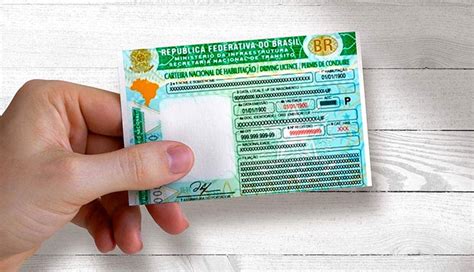 Novo modelo de CNH começa a ser emitido a partir desta quarta feira