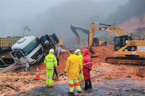 Equipes Continuam Por Buscas De Desaparecidos No Deslizamento Em BR No