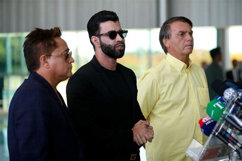 Gusttavo Lima e Leonardo que apoiam Bolsonaro adiam shows após