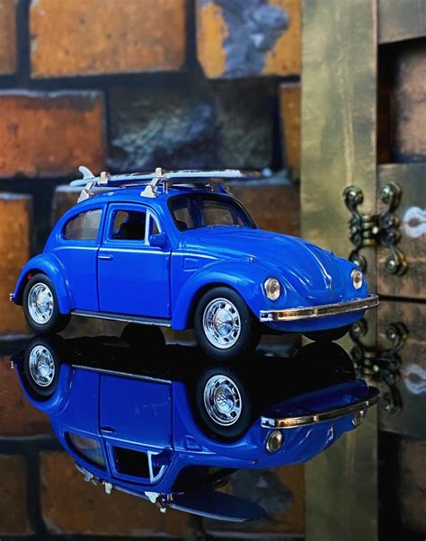 Miniatura Colecionável Carro de Fricção Fusca Prancha De Surf