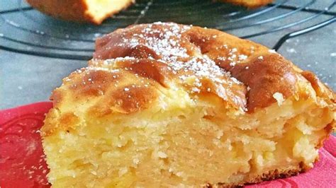 Un gâteau au yaourt et aux pommes sans balance vous en redemanderez