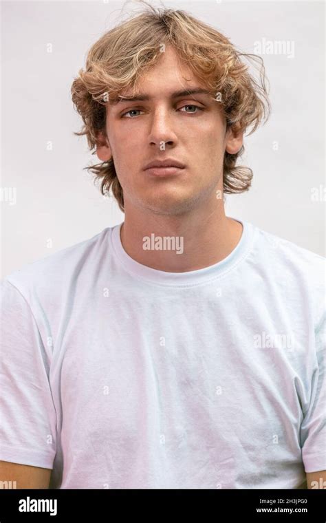 Beau visage de garçon adolescent Banque de photographies et dimages à