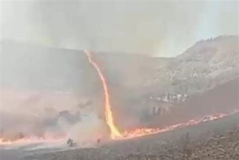 Tornado Api Muncul Di Tengah Kebakaran Gunung Bromo Langka Dan