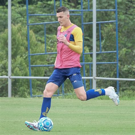 Presentão de Natal Zagueiro do Paysandu dá casa nova para mãe