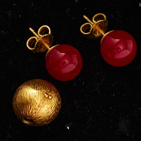 Bilder för 2462579 OLE LYNGGAARD lås 18 k guld kulformat collier