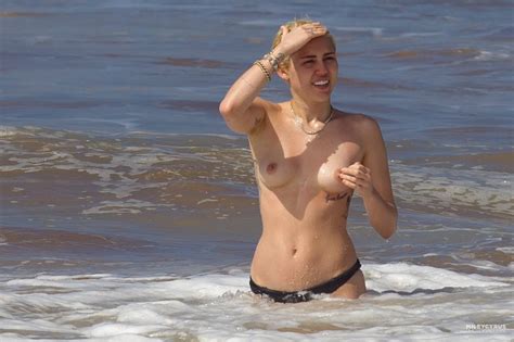Miley Cyrus Nude Photos Leaked Again You Must See This PICS