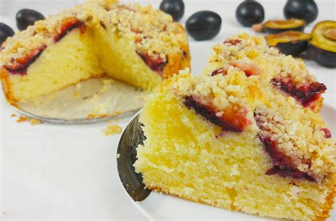 Proste ciasto ucierane ze śliwkami i kruszonką