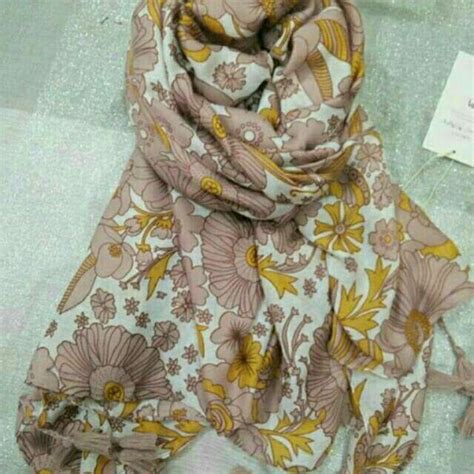 Saya Menjual Pashmina Import Seharga Rp85 000 Dapatkan Produk Ini