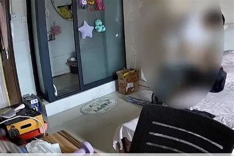 Đặt camera cô gái sốc khi phát hiện hành động lén lút của chủ nhà