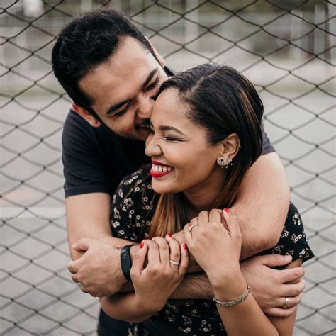 Aquele abraço forte beijinhos sorrisos e tudo mais Couple
