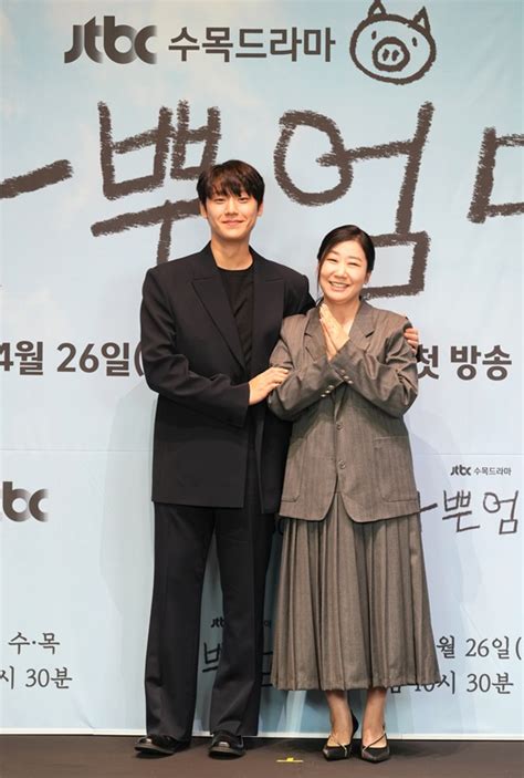나쁜엄마 라미란X이도현 현실서도 母子 케미 진짜 아들처럼 등한시 종합