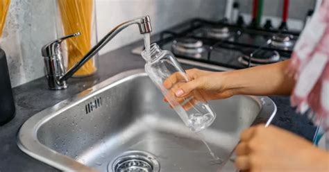 Estos Son Los Tres Trucos Para Limpiar Tu Botella De Agua Por Dentro