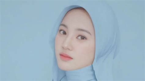 9 Potret Artis Berhijab Ikutan Tren AI Korea Ada Yang Mirip Song Hye Kyo